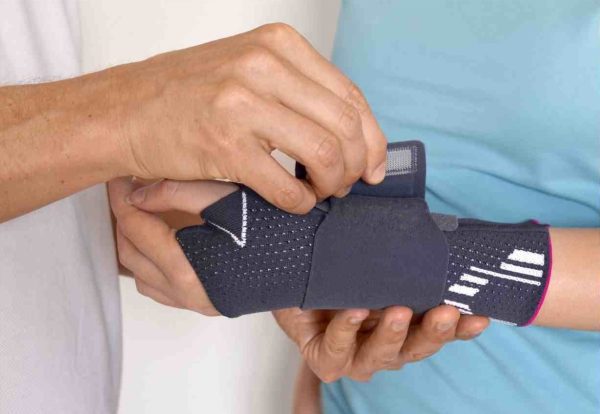 What Is De Quervain's Tenosynovitis? (Mommy Thumb ...